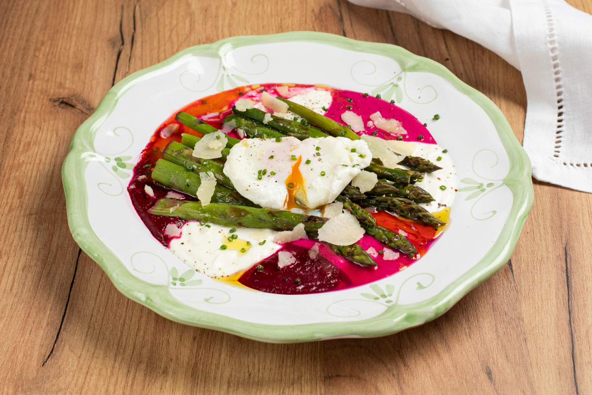Crispy asparagus on beetroot puree with poached egg