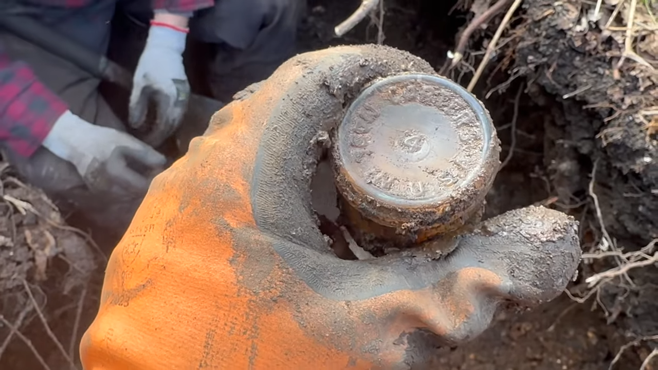 Hidden for 125 years - antique treasure found inside a pot while bottle ...