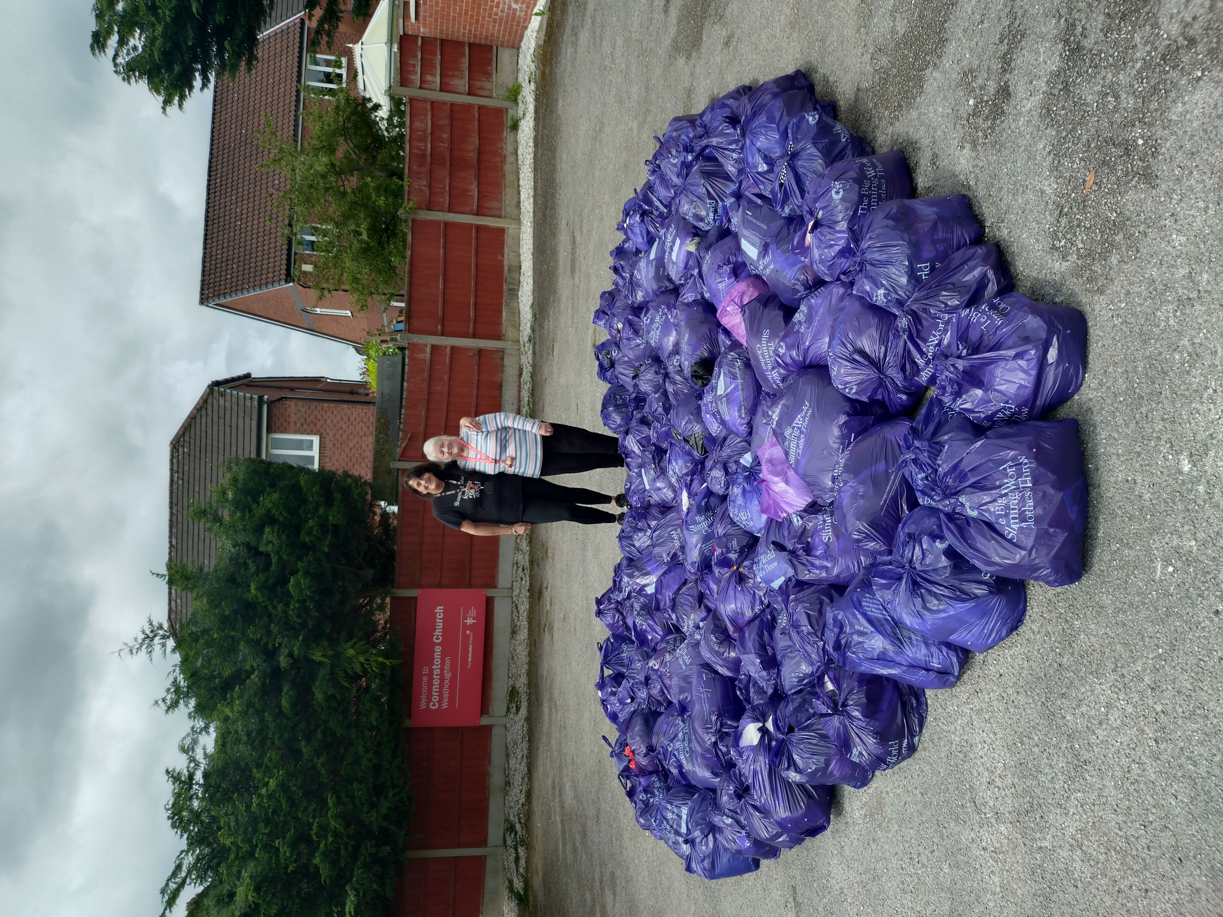 Wigan slimmers trim down for Cancer Research UK