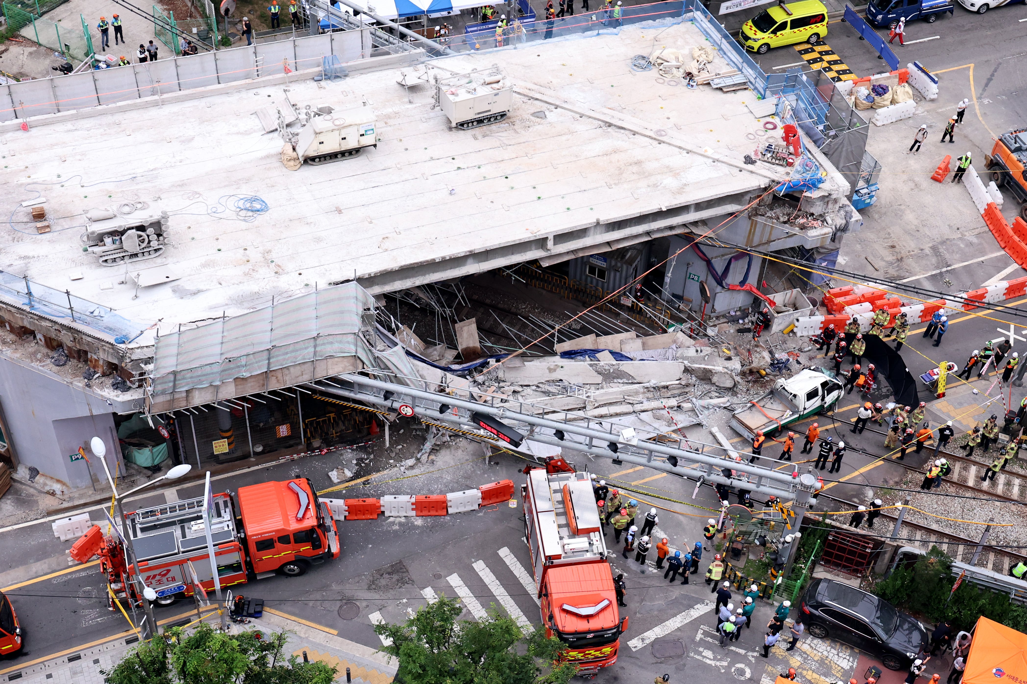 Seosomun overpass collapse kills three during demolition