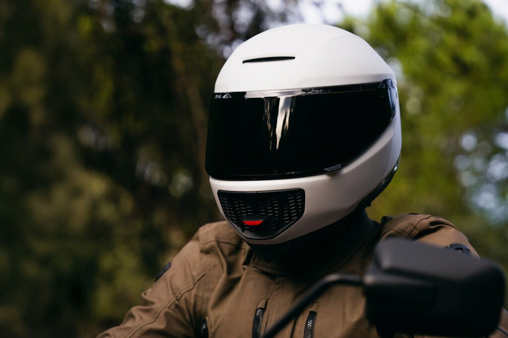 Un español ha creado un casco que va a revolucionar las motos: lleva ...