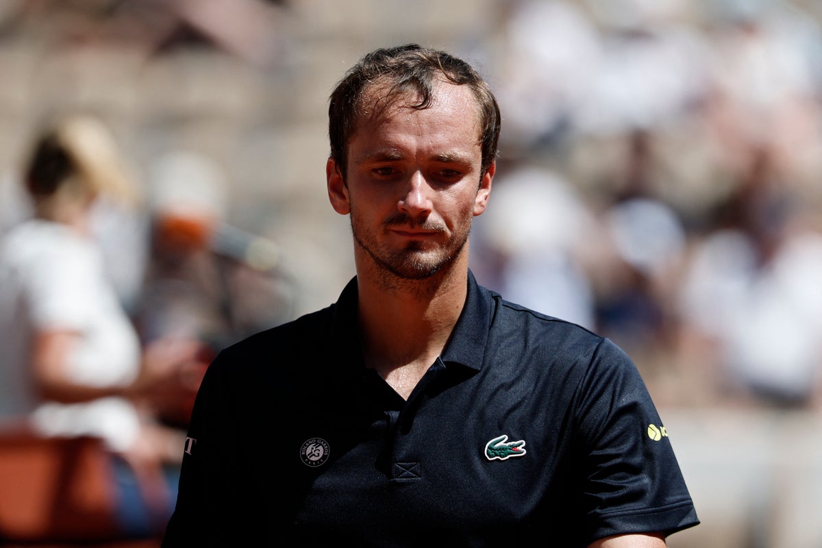 Medvedev’s first-round exit extends miserable French Open record