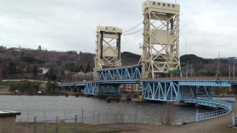 Portage Lake Lift Bridge lanes to close for bridge washing