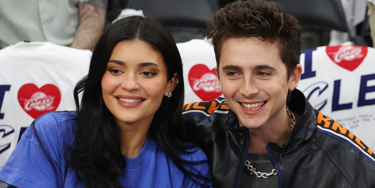 Kylie Jenner paired her NY Knicks merch with a striking diamond earring ...