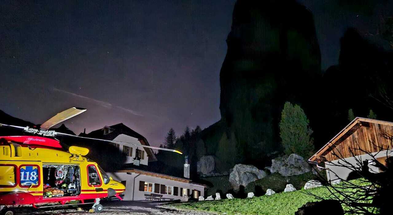 Alpinisti bloccati in parete sulla Torre Grande di Cortina a mezzanotte ...