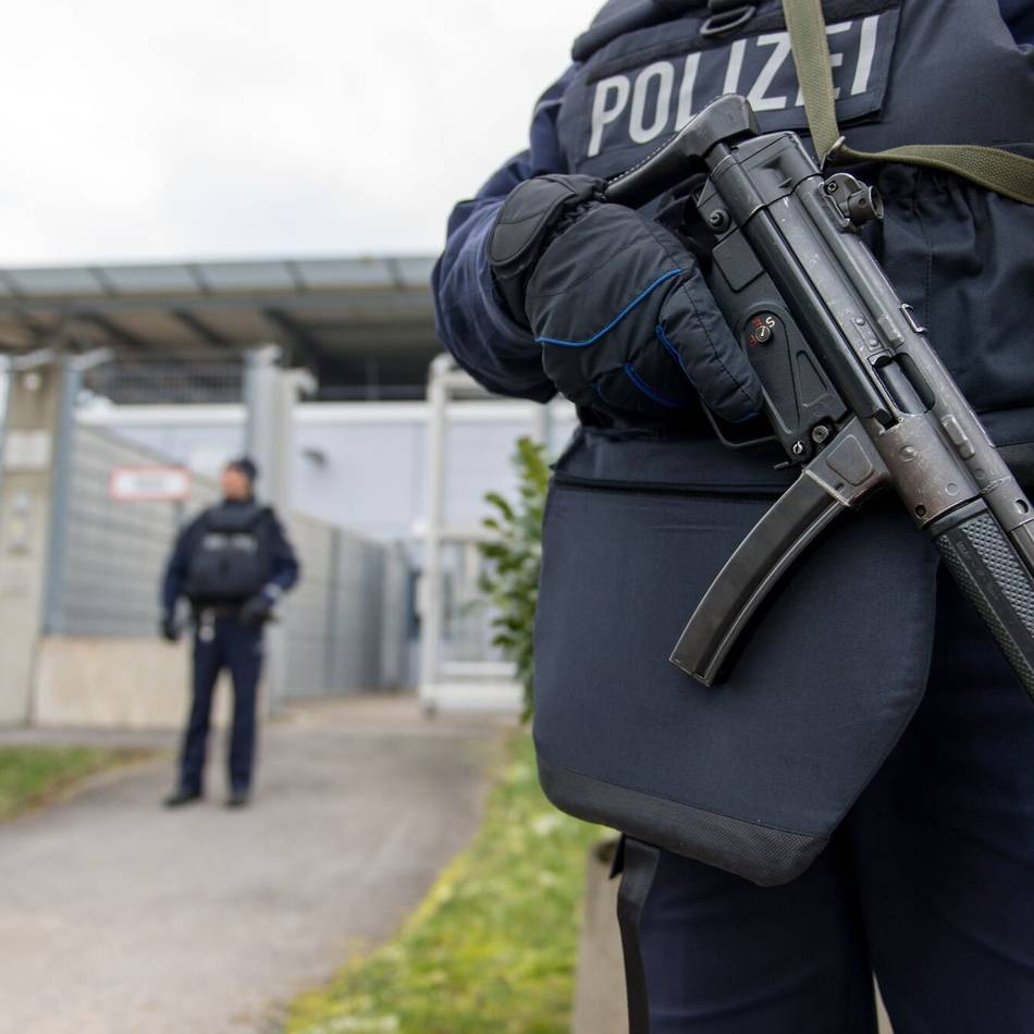 Nadine D aus Düsseldorf soll IS-Terroristen unterstützt haben – Prozess ...
