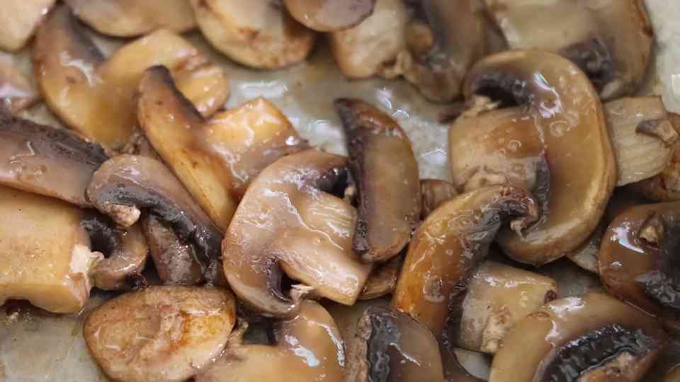 Stop cooking mushrooms in a dry pan because boiling them makes them ...