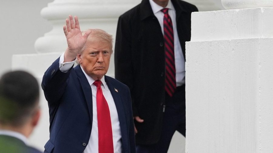 Trump knocks ‘chirping’ from ‘political hacks’ amid Iran negotiations