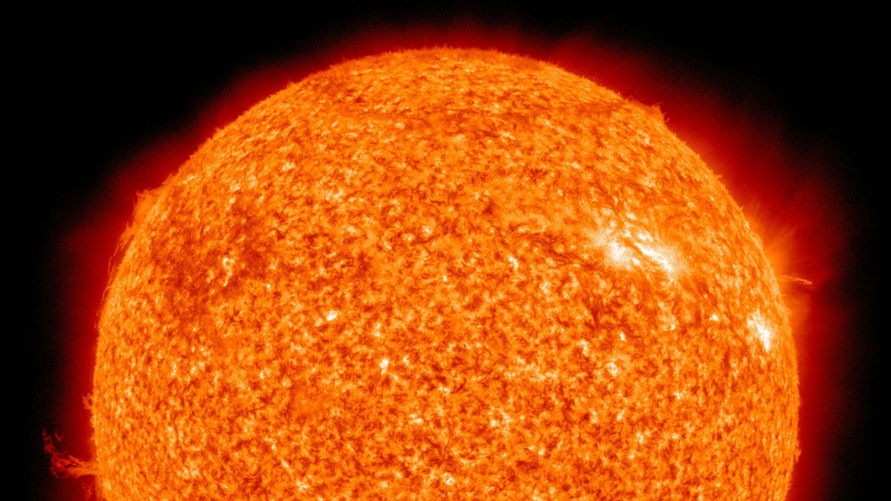 A solar flare just hurled a cloud of plasma off the sun — and ...
