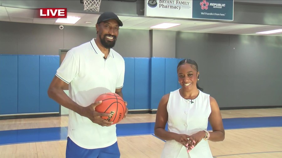 Scottie Pippen takes youth basketball camp to Bryant