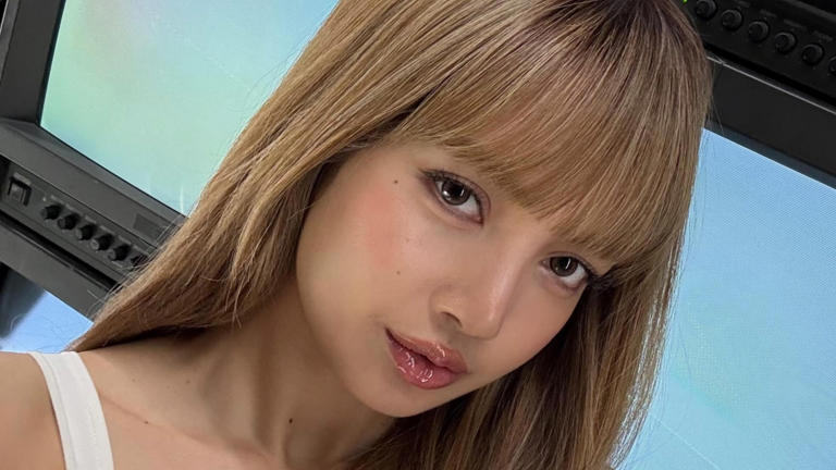 A toned silhouette: Lalisa Manobal makes a splash in a retro sporty look