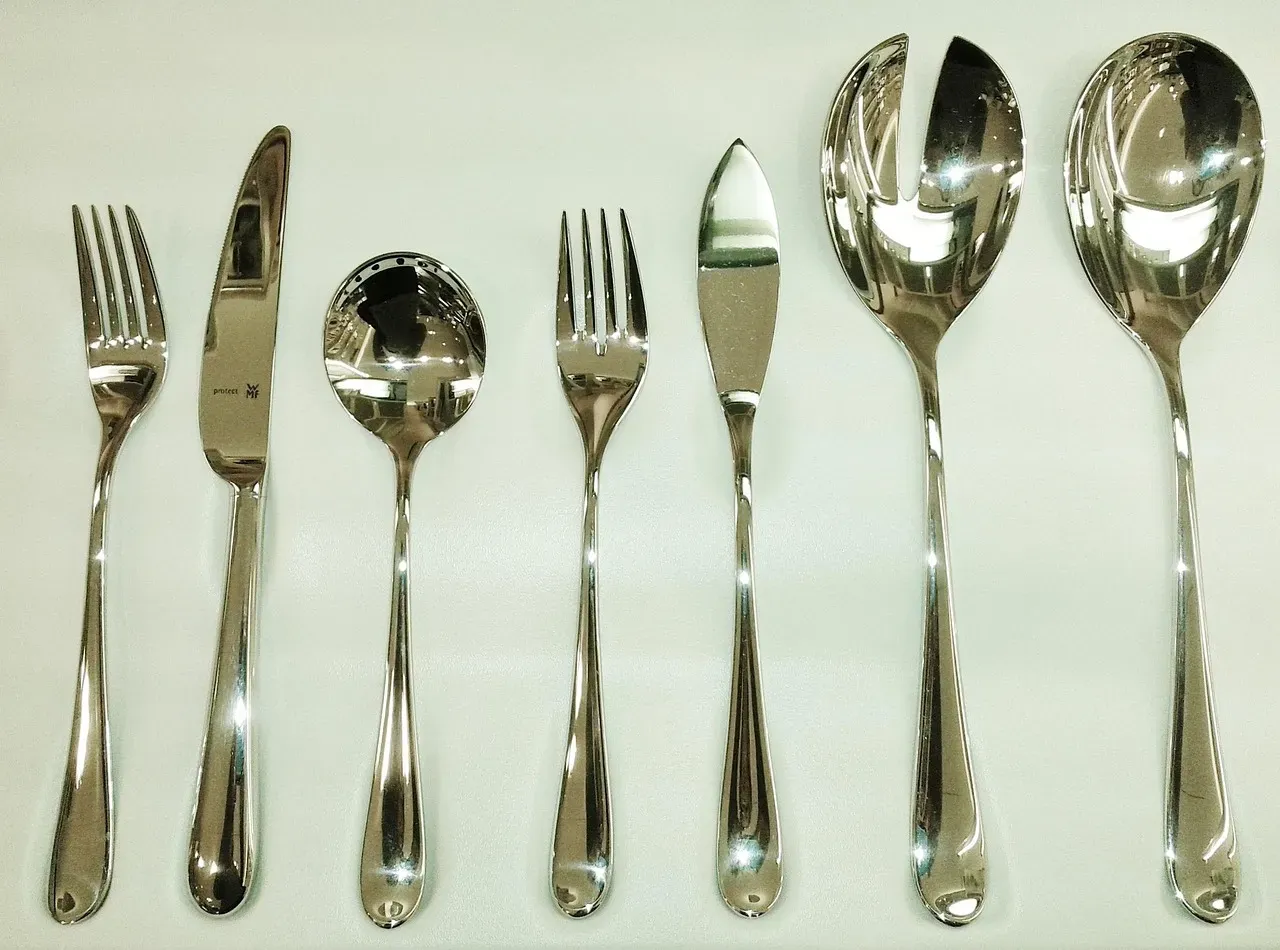 Why former fine dining staff say you should check how the table is set ...
