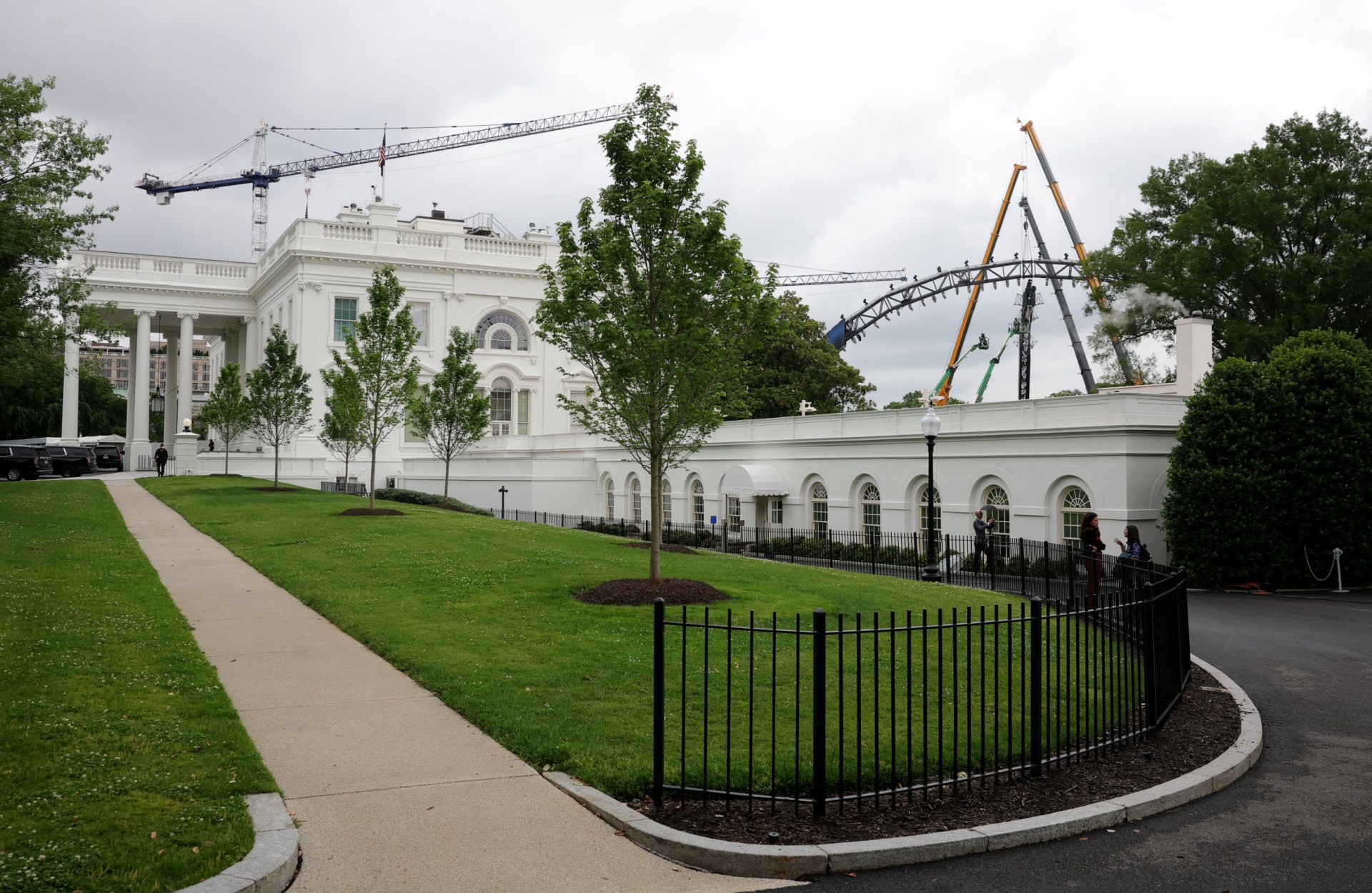Trump begins building work on UFC ring outside the White House