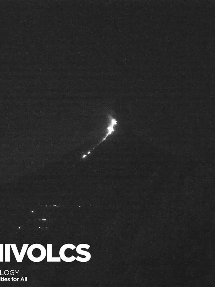 Un meteorite illumina il cielo sul vulcano Mayon