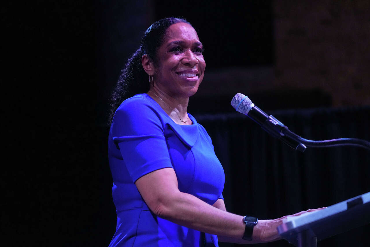Juliana Stratton doubles Don Tracy in Illinois U.S. Senate fundraising