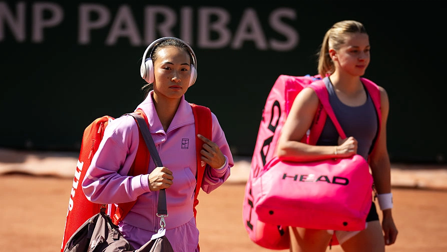 Qualifier Chwalinska stuns Olympic champion Zheng at French Open