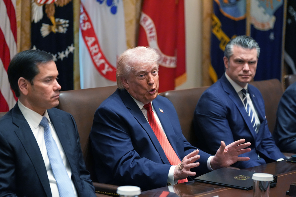 Cabinet devotes 1 out of every 6 sentences sucking up to Trump, wild NY ...