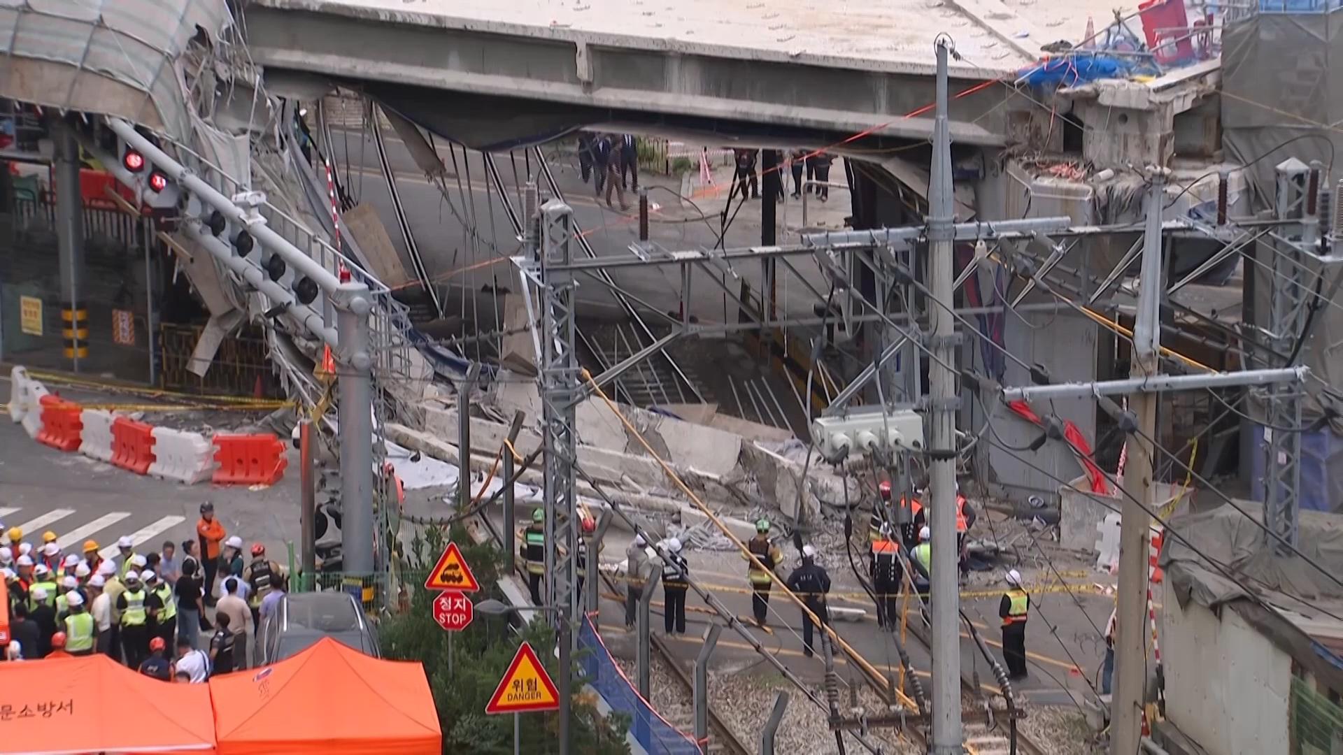 Central Seoul overpass collapses during demolition work