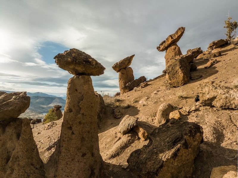 Oregon’s most mysterious rock formations have giant boulders balancing ...