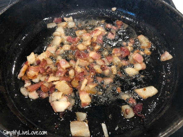 Wilted lettuce salad with hot bacon dressing (classic family recipe)