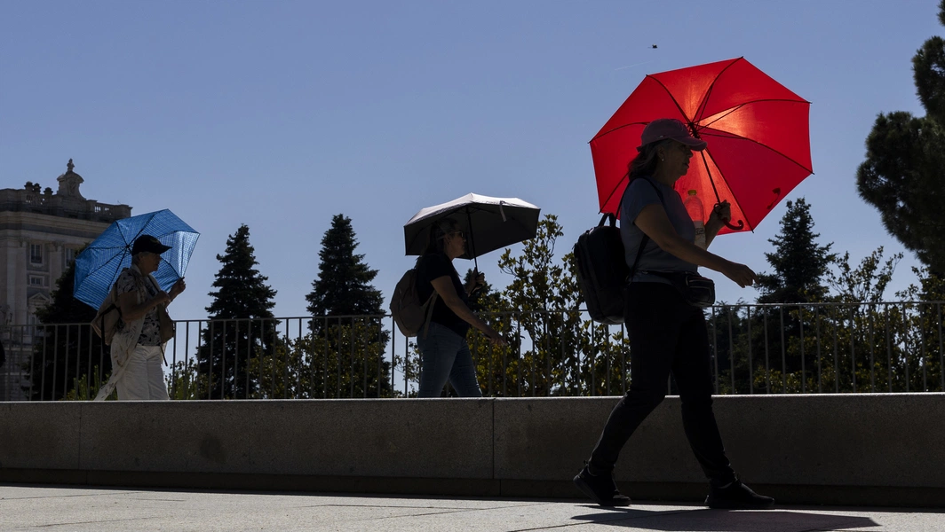 UK hits record May temperature as Europe swelters