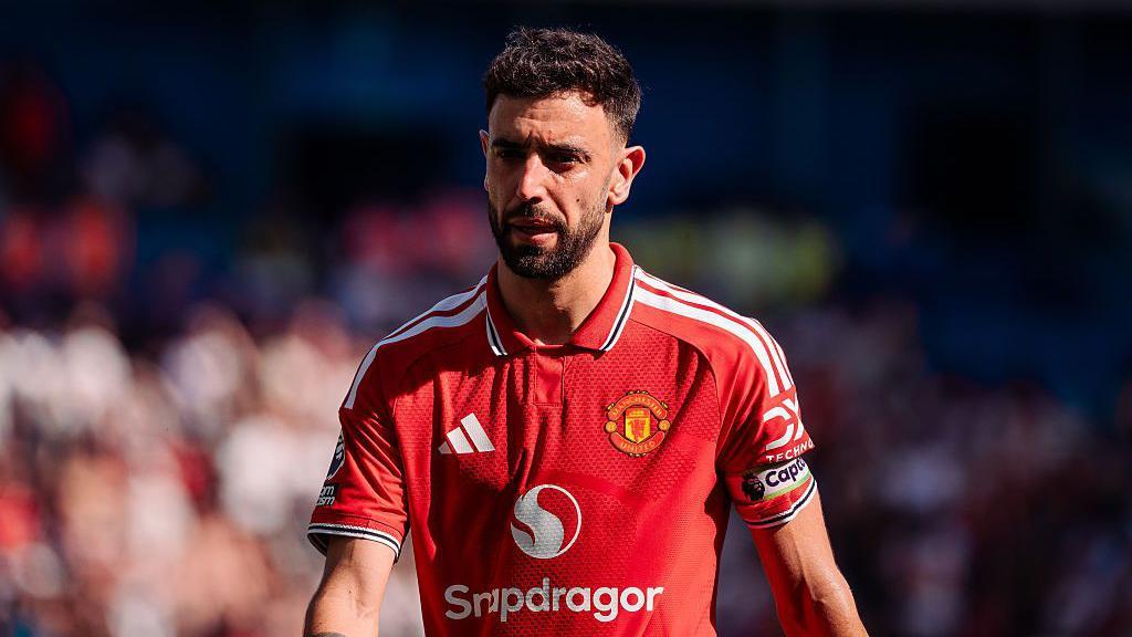 Fernandes keen to 'have a word' with Keane