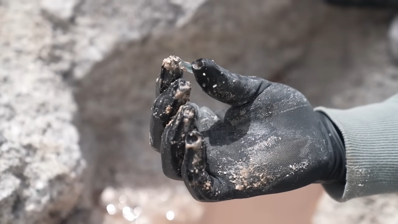 He thought he found a good crystal - then the whole pocket turned into ...