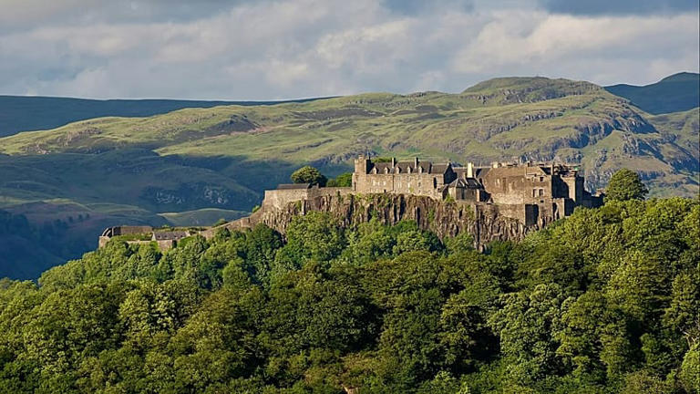 Lumo launches cheap London–Stirling route to boost sustainable tourism
