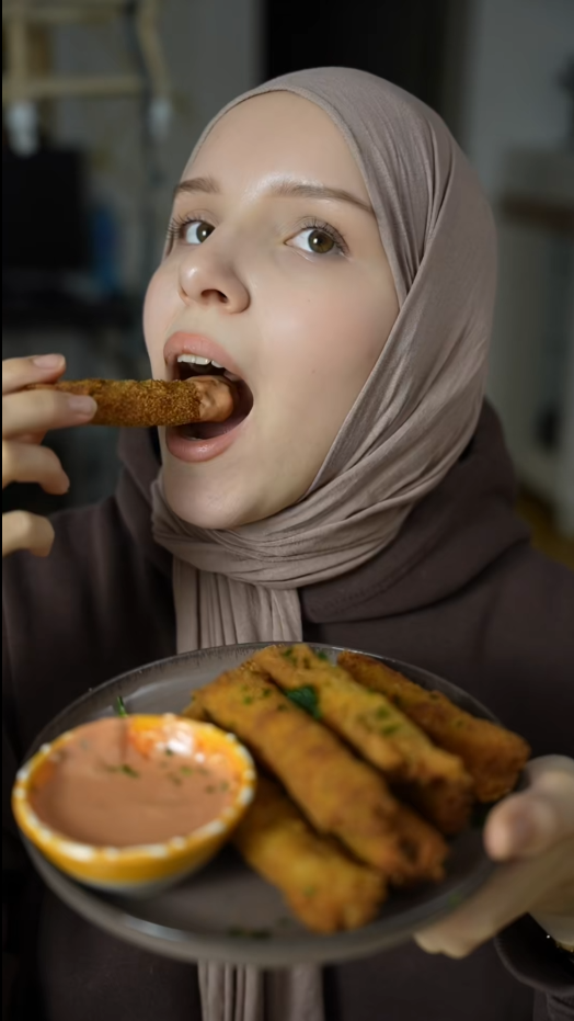 Knusprige Käsesticks mit cremigem Dip