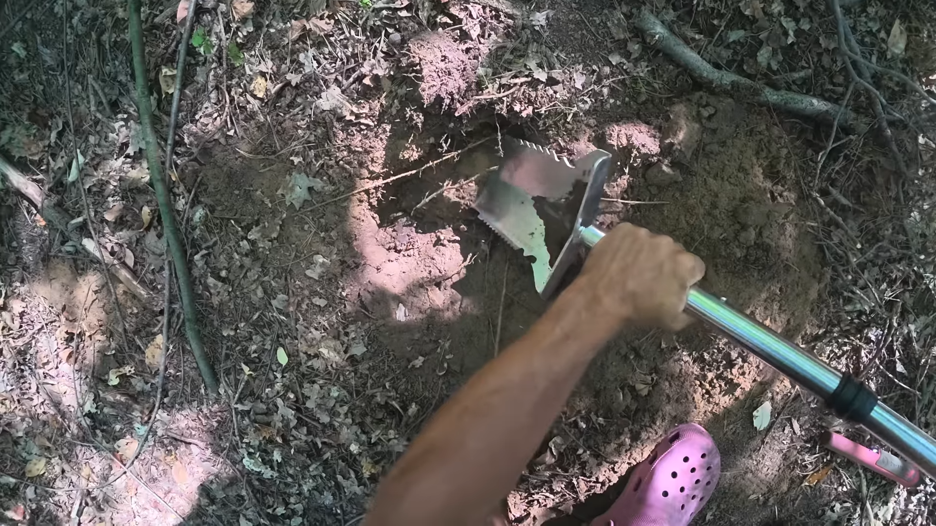 Phosphor-Bombe im Wald gefunden… die Kamera lief die ganze Zeit weiter