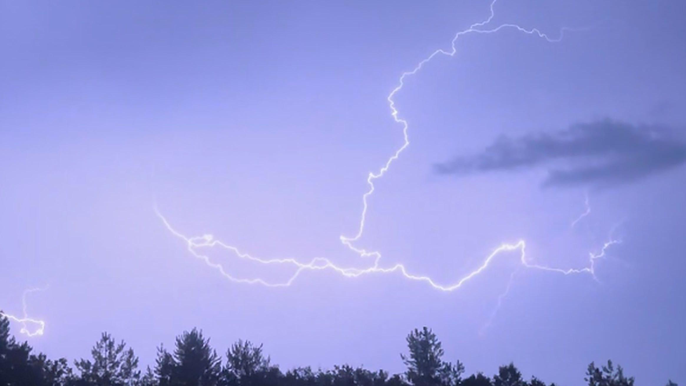 Yellow warning of thunderstorms in east of England