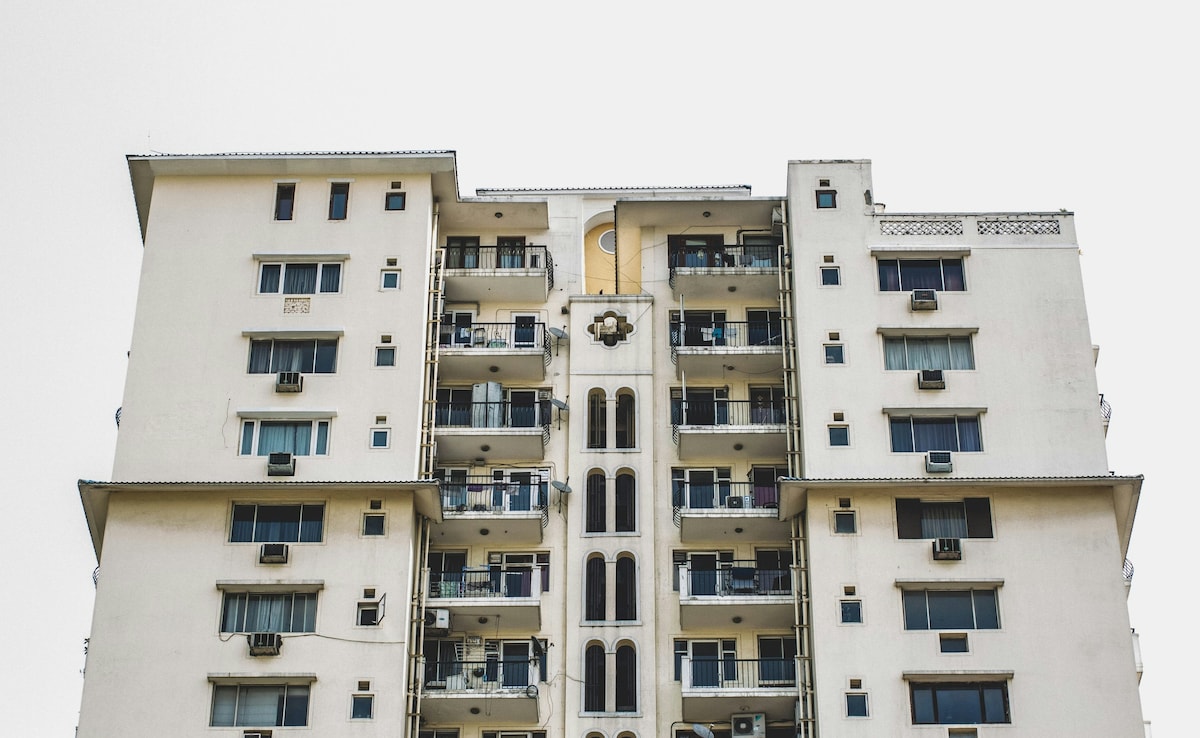 Techie warns young couples against living in high-rise societies: "Old ...