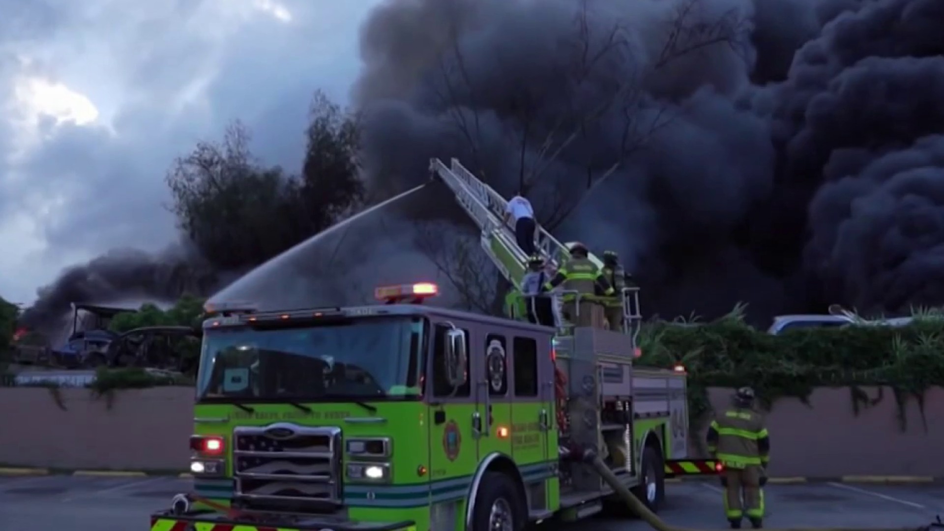 Massive junkyard fire prompts evacuations, spreads to businesses in Opa ...