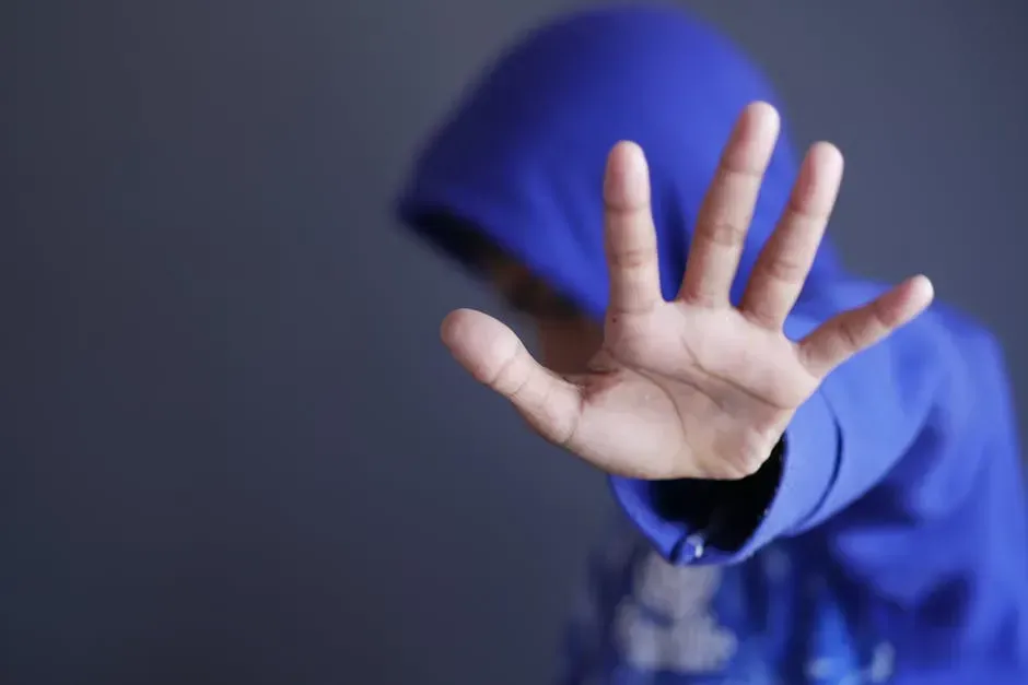 8 signs someone's bad manners make people instantly uncomfortable