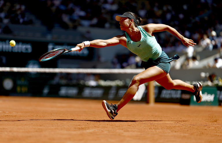 Sabalenka arrolla a Bouzas