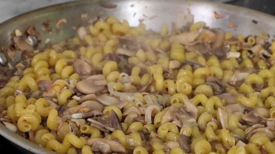 Stop boiling pasta in plain water because this one pan method tastes ...