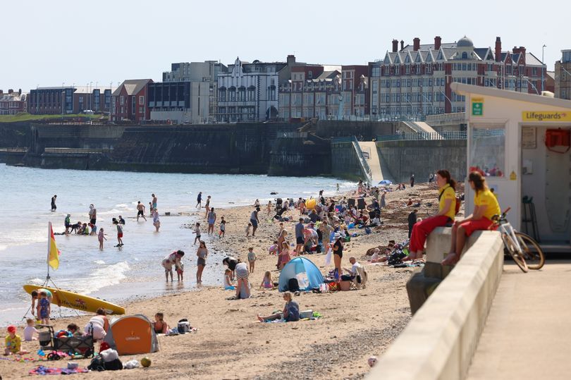 28 photos of crowds soaking up sun as North East coast looks like ...
