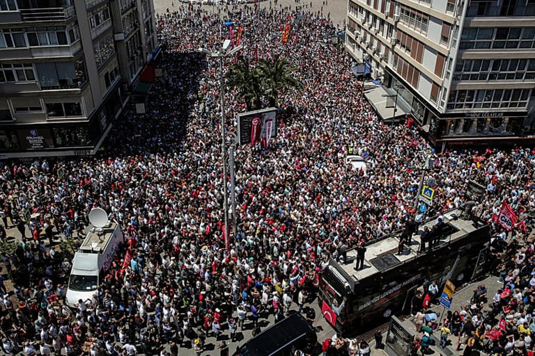 Turkish police use water cannon ahead of deposed opposition leader's ...