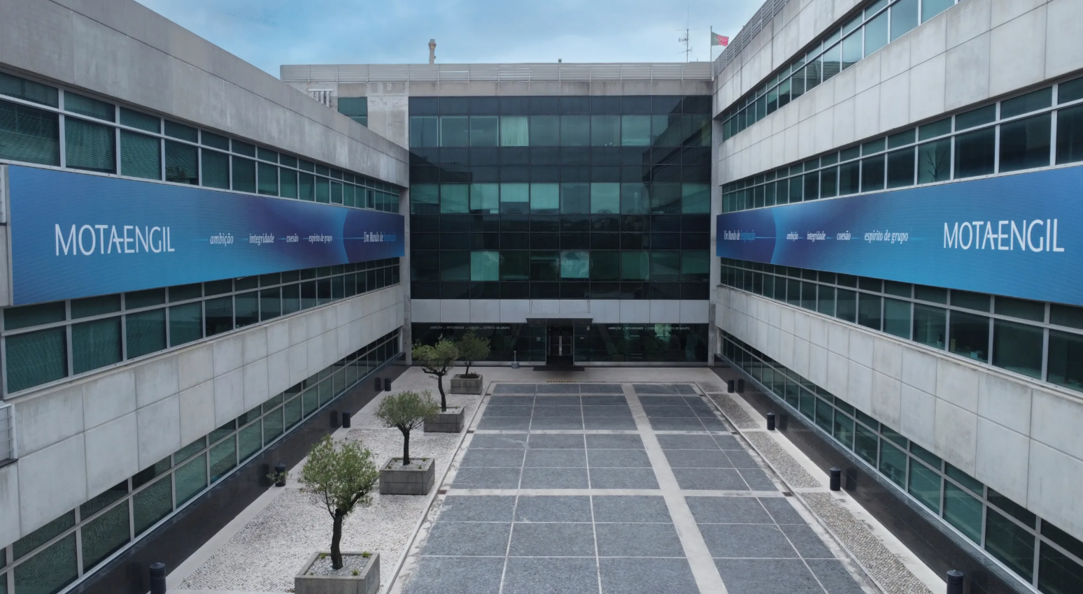 Mota-Engil assina contrato de 207 milhões com a CALB para projeto em Sines