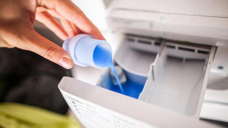 How does a fabric softener dispenser work on a washing machine?