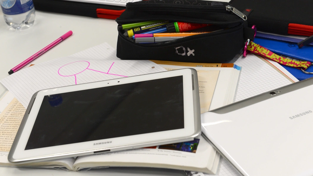 LA schools lead crackdown on classroom screen time