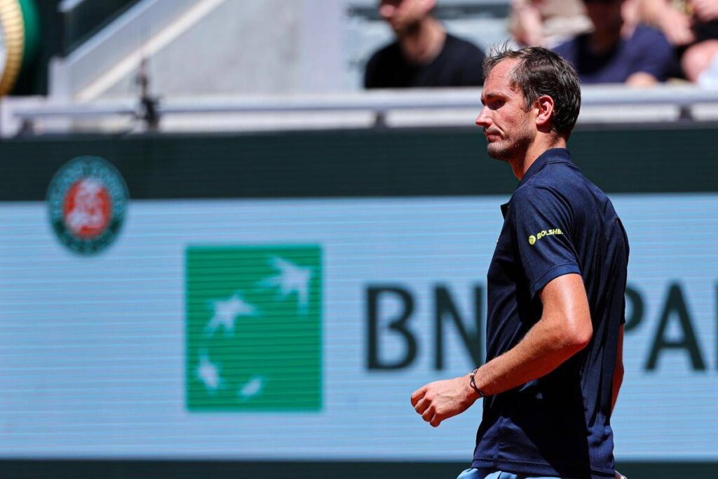 Sorpresa al Roland Garros, Medvedev subito eliminato: niente big match ...