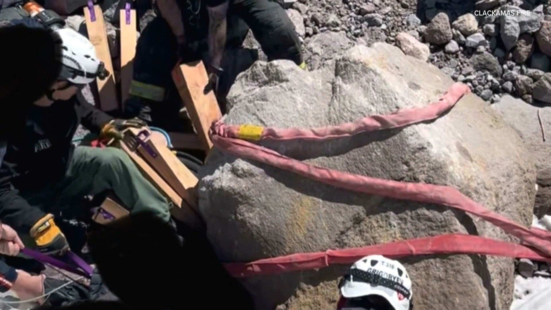 16,000-pound boulder traps man on Mount Hood