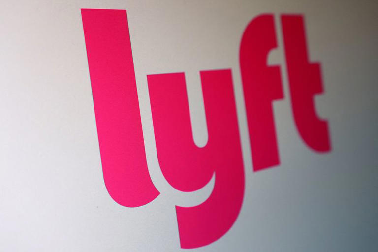 Uber, Lyft drivers in Massachusetts form first US ride-share union