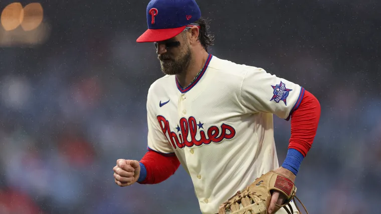 Phillies' Bryce Harper confuses everyone with viral teeth brushing video