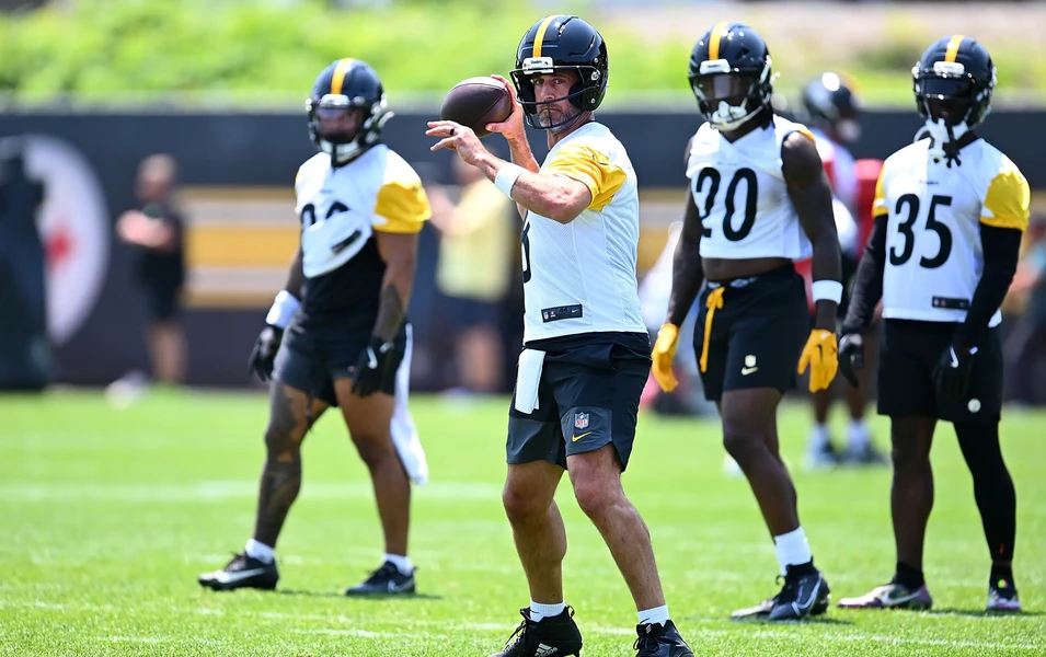 Analysts doubt Rodgers' impact as Steelers weigh QB future