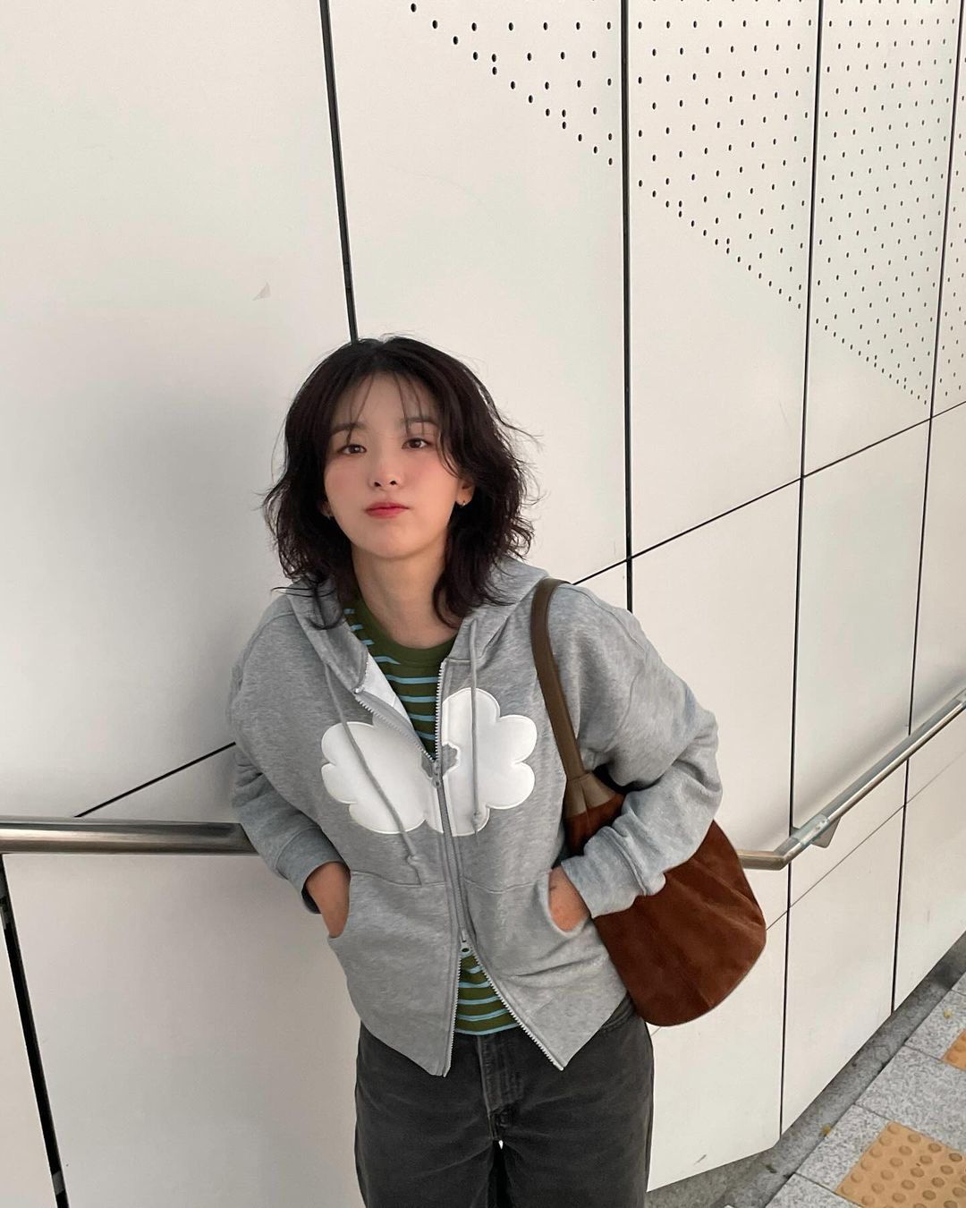 Inspirasi gaya rambut wolf cut yang edgy namun tetap feminin