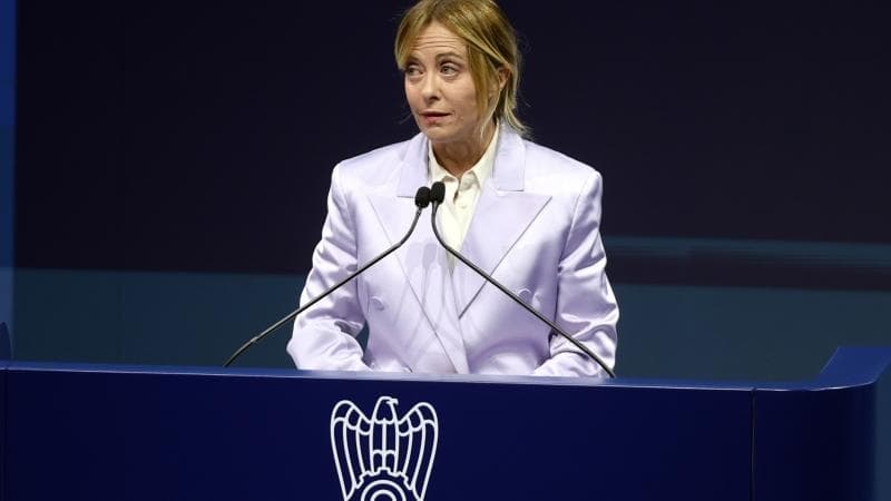 Sondaggi politici: FdI perde terreno, bene Pd e M5S