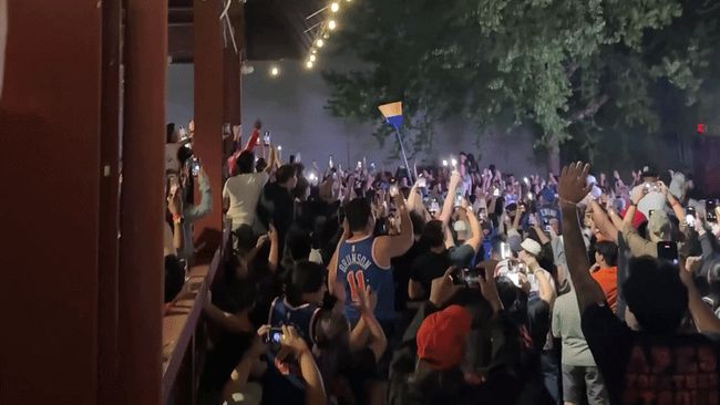 Knicks fans celebrate as team advances to NBA Finals for first time in ...