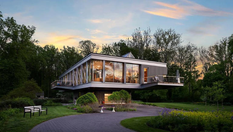 New Hope’s “floating glass box” estate on the Delaware River hits the ...
